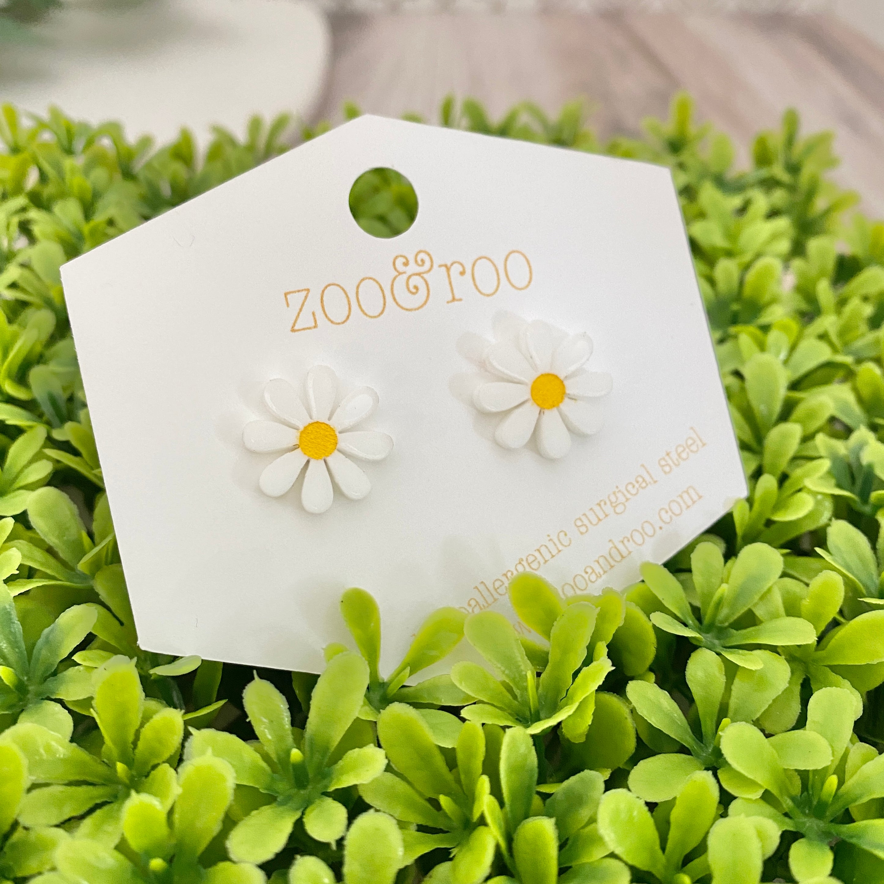 Daisy studs – zoo&roo